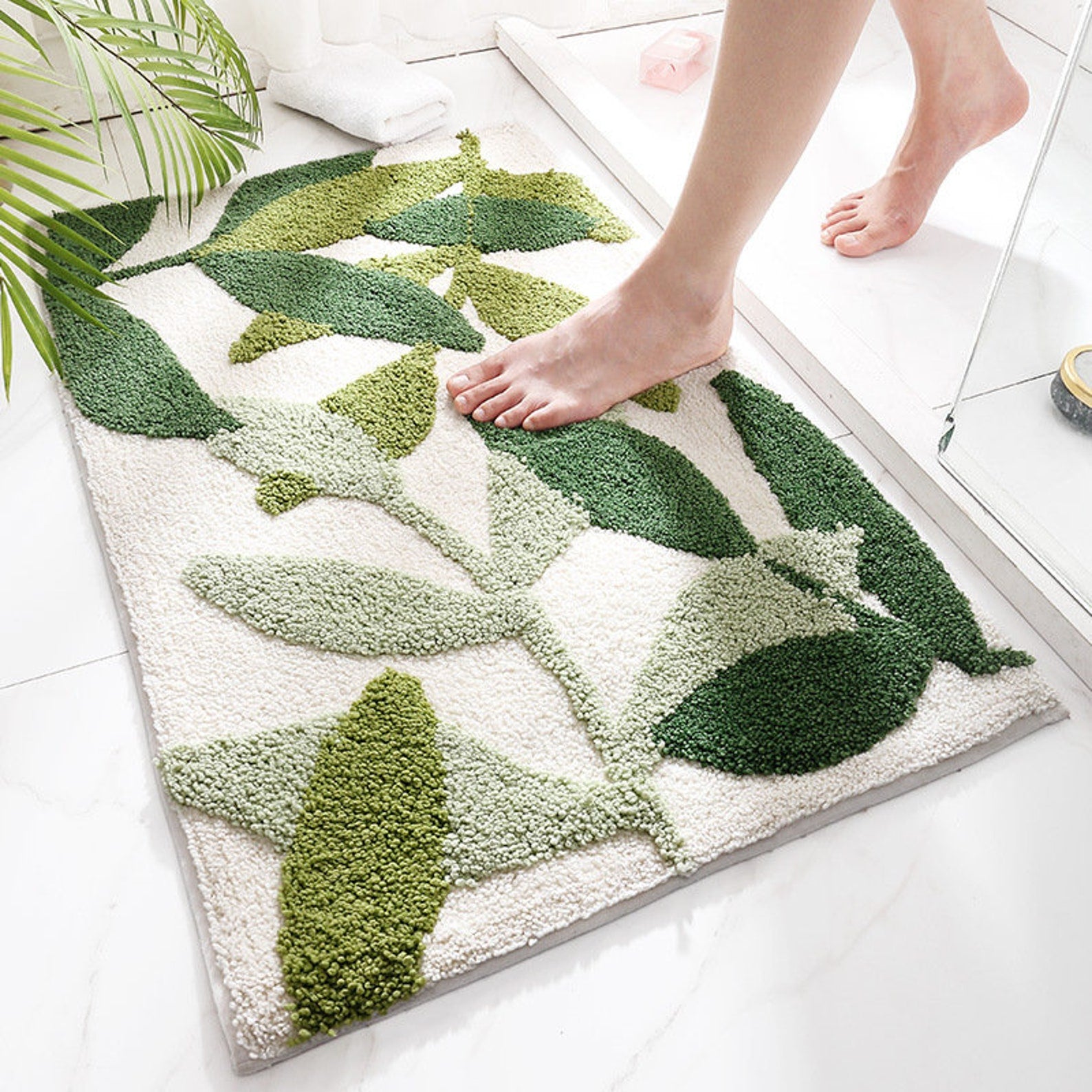 Feblilac Green Leaves Bath Mat, Multiple Sized Floral Non Slip Bathmat ...